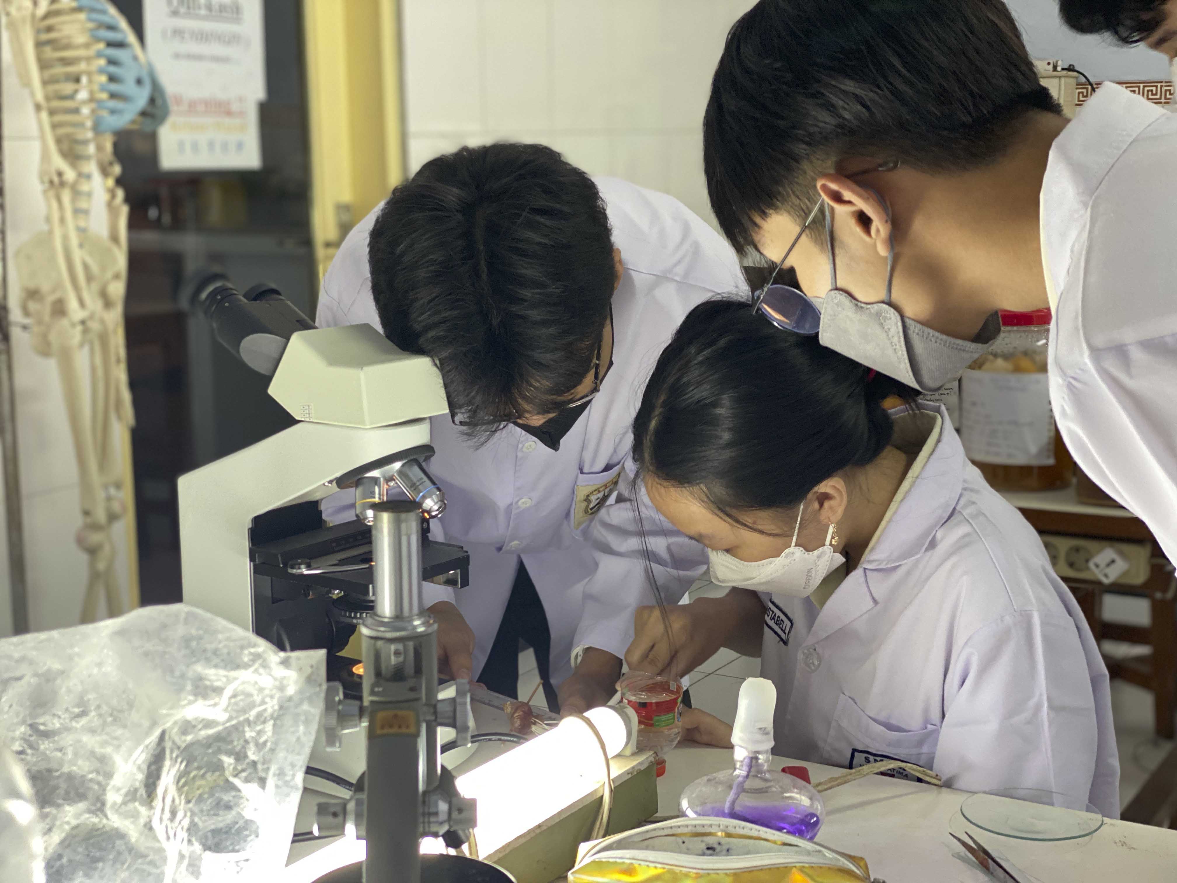 Laboratorium Biologi - SMAK Santo Paulus Jember