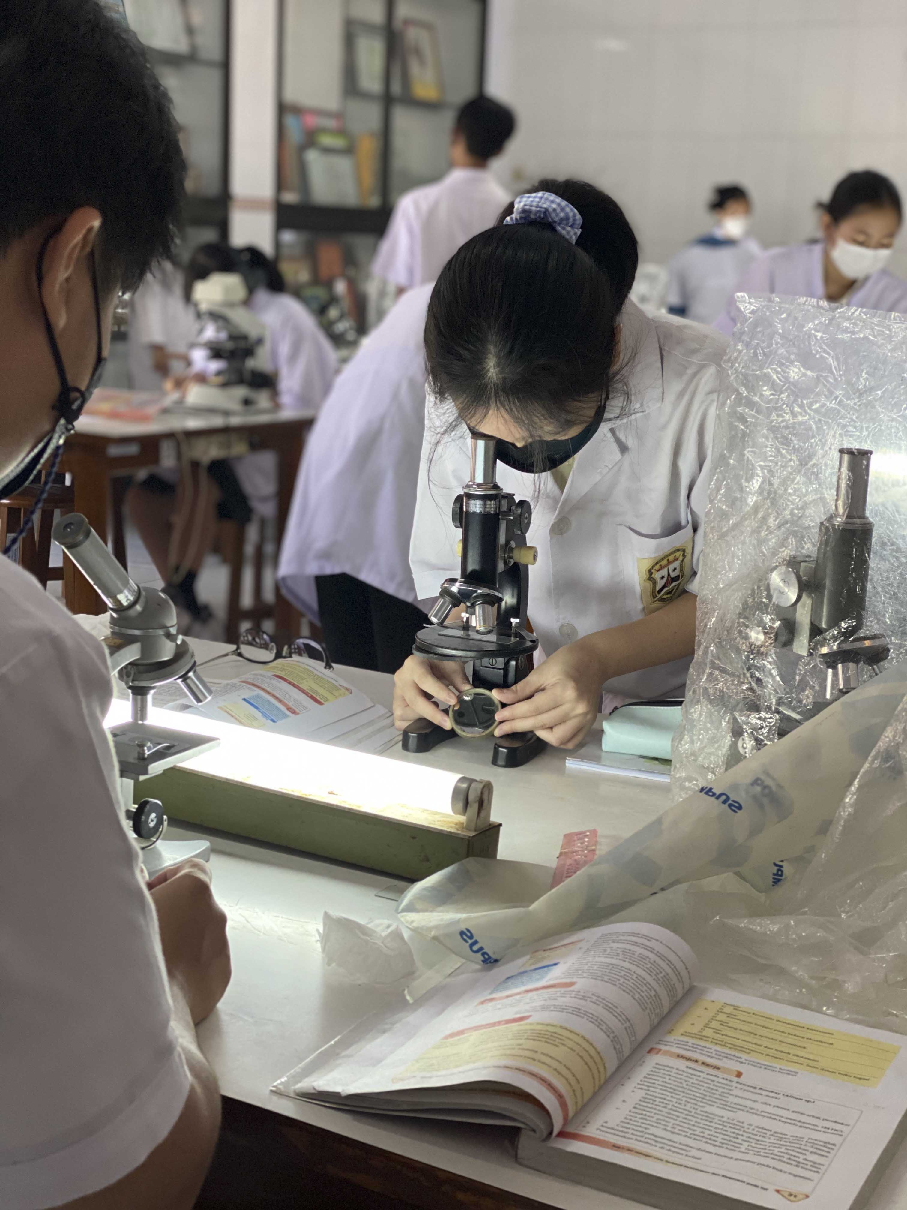 Laboratorium Biologi - SMAK Santo Paulus Jember