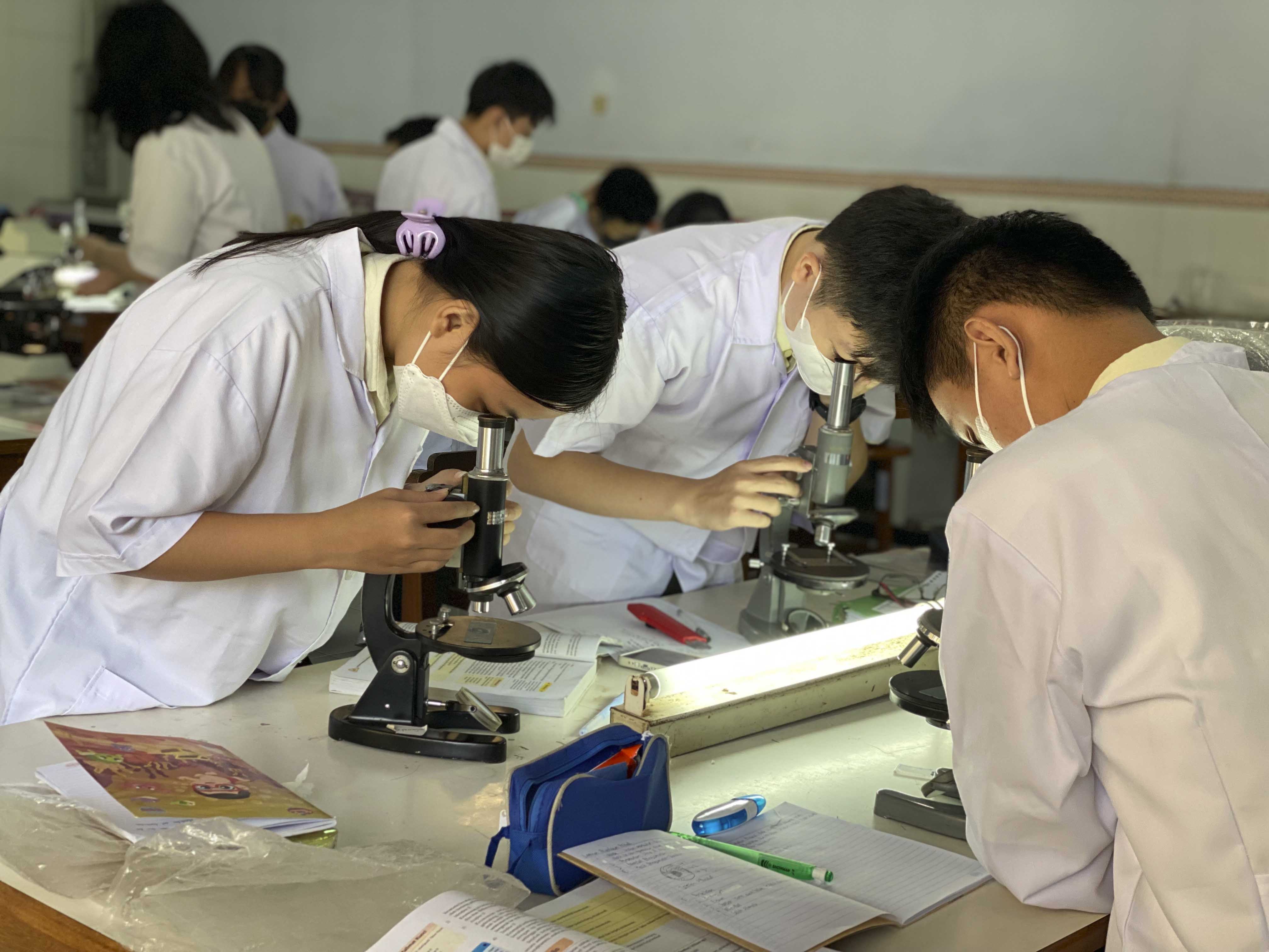 Laboratorium Biologi - SMAK Santo Paulus Jember