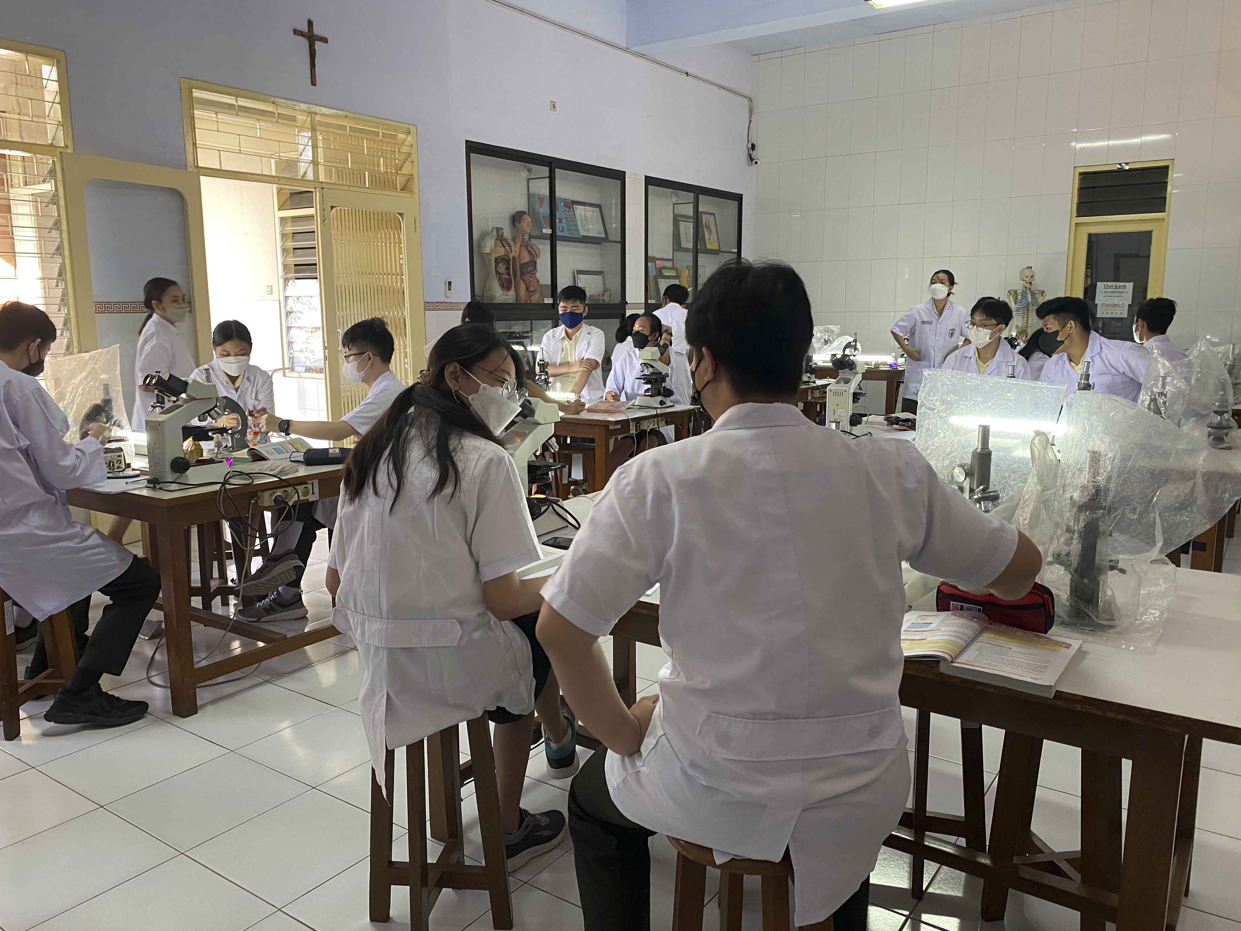 Laboratorium Biologi - SMAK Santo Paulus Jember