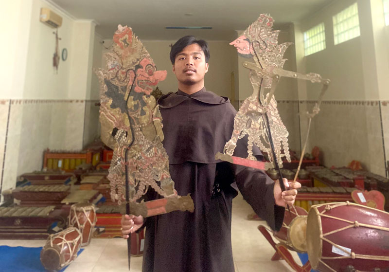Mengenal Lebih Dekat: Frater Yudo Si Dalang - SMAK Santo Paulus Jember