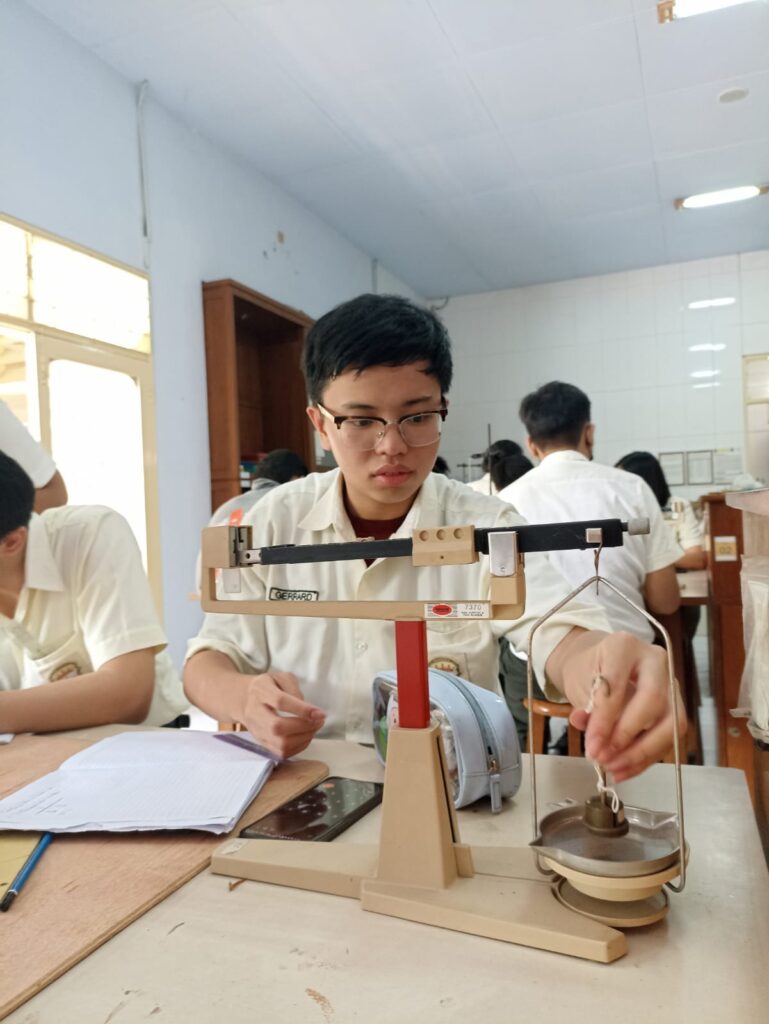 Laboratorium Fisika - SMAK Santo Paulus Jember