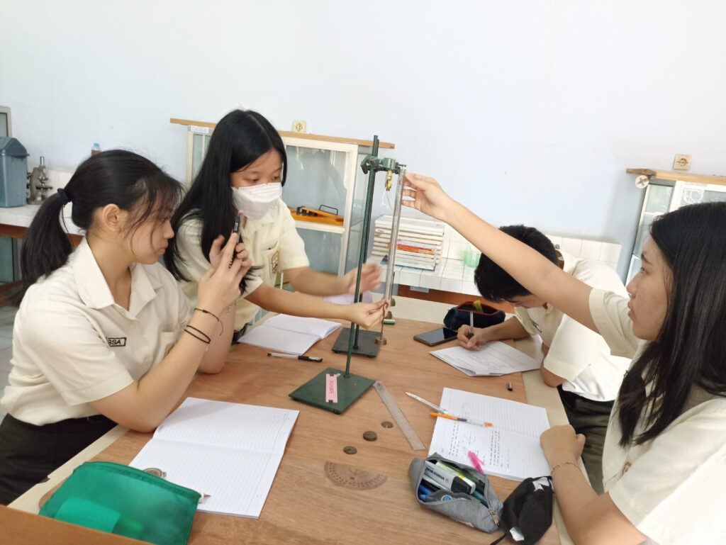 Laboratorium Fisika - SMAK Santo Paulus Jember