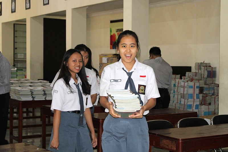 Permisi, Ada Paket - SMAK Santo Paulus Jember