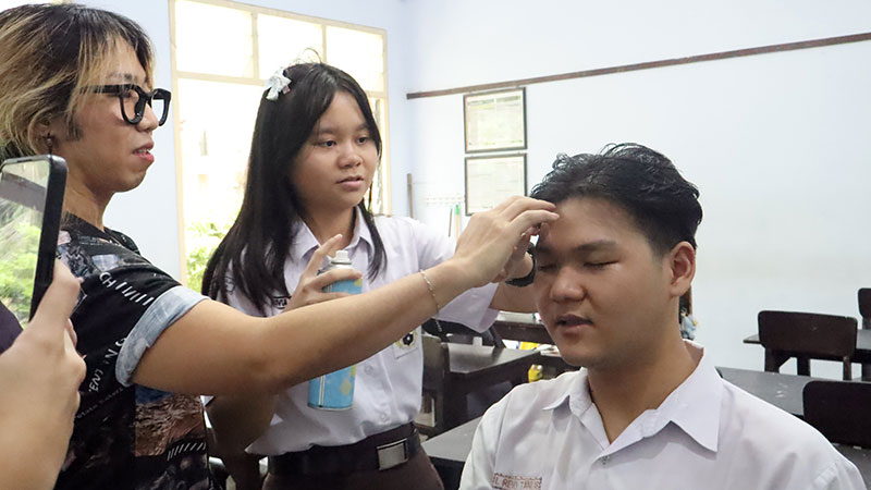 Comma Hair Gratis? - SMAK Santo Paulus Jember